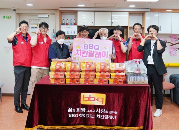 BBQ, 어르신들 위한 치킨 나눔 진행